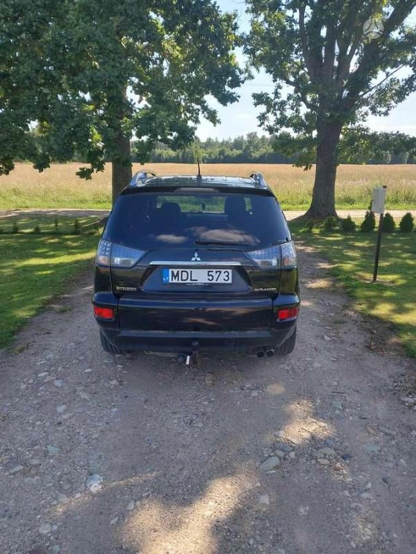 Melns Mitsubishi Outlander 2010 Panevēža, ar dzinēja tilpumu 2.18 L un nobraukumu 331 tūkst. km par 4200 €, foto 4 vietnē AUTOMOTO.COM.LV