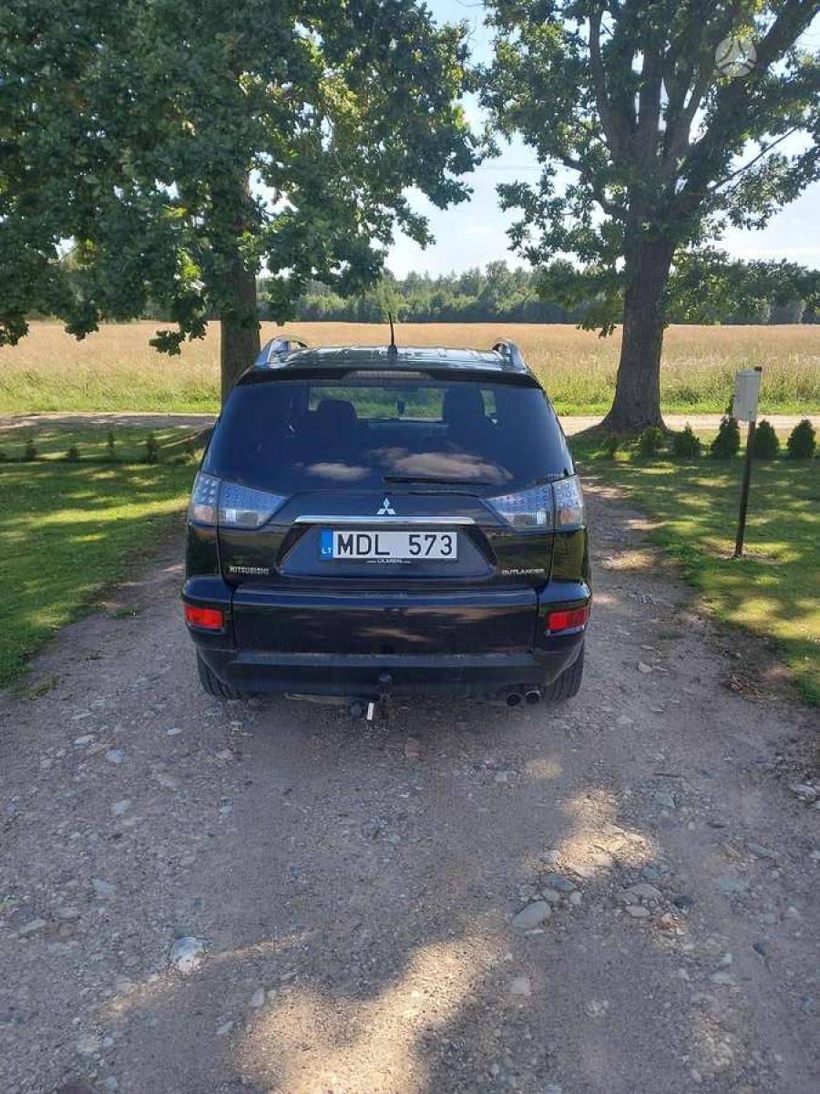 Melns Mitsubishi Outlander 2010 Panevēža, ar dzinēja tilpumu 2.18 L un nobraukumu 331 tūkst. km par 4200 €, foto 5 vietnē AUTOMOTO.COM.LV