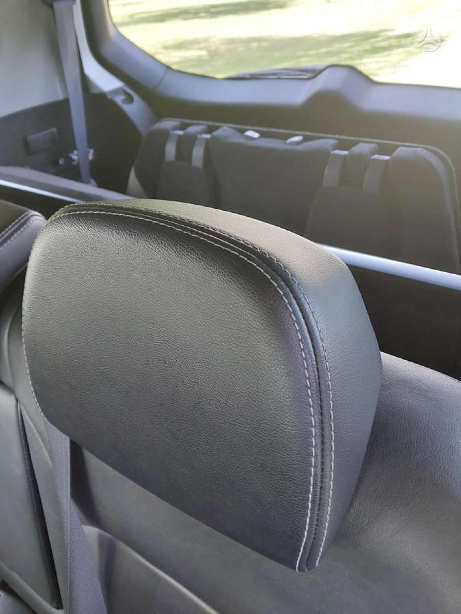 Melns Mitsubishi Outlander 2010 Panevēža, ar dzinēja tilpumu 2.18 L un nobraukumu 331 tūkst. km par 4200 €, foto 6 vietnē AUTOMOTO.COM.LV