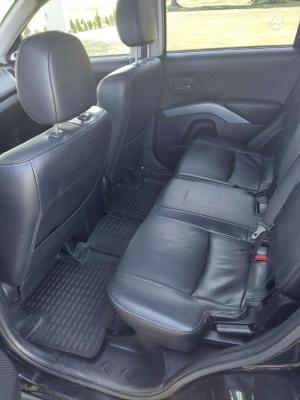 Melns Mitsubishi Outlander 2010 Panevēža, ar dzinēja tilpumu 2.18 L un nobraukumu 331 tūkst. km par 4200 €, foto 7 vietnē AUTOMOTO.COM.LV