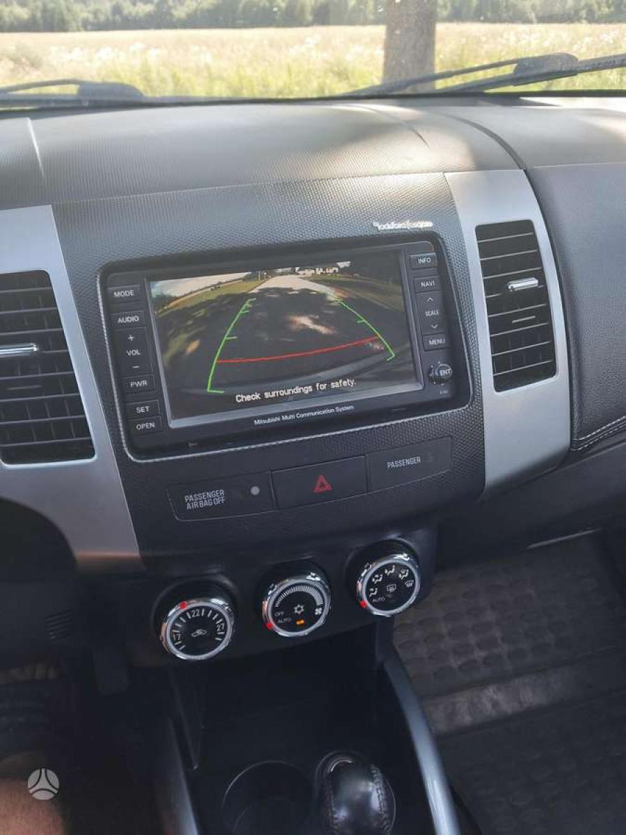 Melns Mitsubishi Outlander 2010 Panevēža, ar dzinēja tilpumu 2.18 L un nobraukumu 331 tūkst. km par 4200 €, foto 11 vietnē AUTOMOTO.COM.LV