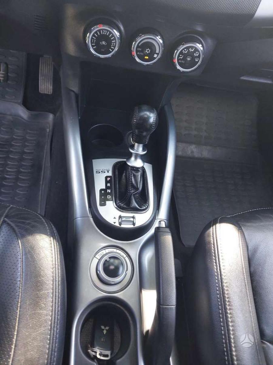 Melns Mitsubishi Outlander 2010 Panevēža, ar dzinēja tilpumu 2.18 L un nobraukumu 331 tūkst. km par 4200 €, foto 12 vietnē AUTOMOTO.COM.LV