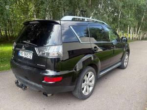 Black Mitsubishi Outlander 2010 in Kaunas, with an engine capacity of 1.97 L and mileage of 303 thousand km for 3800 €, photo 5 on AUTOMOTO.COM.LV