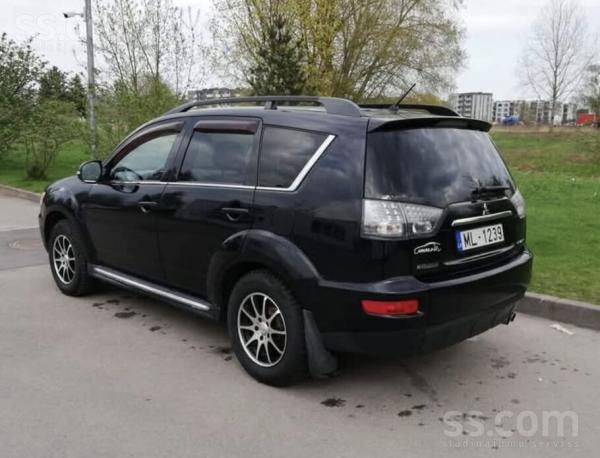 Mitsubishi Outlander 2010 in Riga on AUTOMOTO.COM.LV Black Mitsubishi Outlander 2010 in Riga, with an engine capacity of 2.20 L and mileage of 230 thousand km for 5000 ā¬, photo 3 on AUTOMOTO.COM.LV