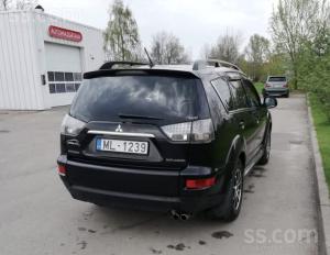 Black Mitsubishi Outlander 2010 in Riga, with an engine capacity of 2.20 L and mileage of 230 thousand km for 5000 €, photo 5 on AUTOMOTO.COM.LV