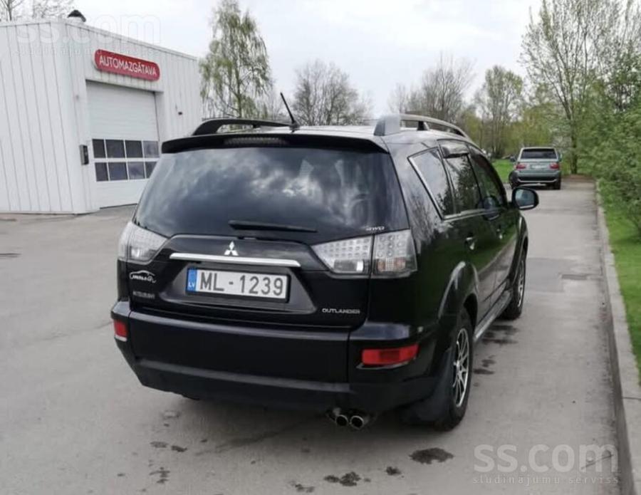 Black Mitsubishi Outlander 2010 in Riga, with an engine capacity of 2.20 L and mileage of 230 thousand km for 5000 €, photo 5 on AUTOMOTO.COM.LV