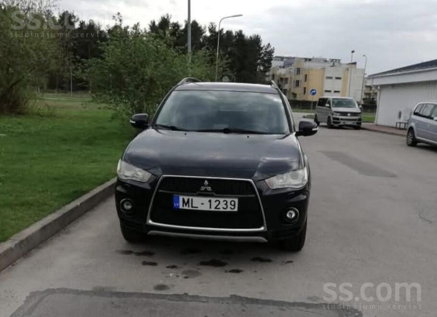 Black Mitsubishi Outlander 2010 in Riga, with an engine capacity of 2.20 L and mileage of 230 thousand km for 5000 €, photo 6 on AUTOMOTO.COM.LV