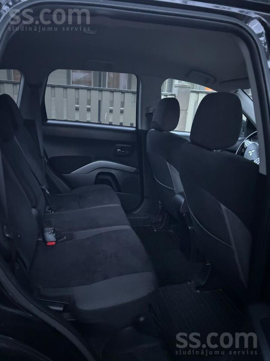 Black Mitsubishi Outlander 2010 in Riga, with an engine capacity of 2.40 L and mileage of 192 thousand km for 4000 €, photo 7 on AUTOMOTO.COM.LV