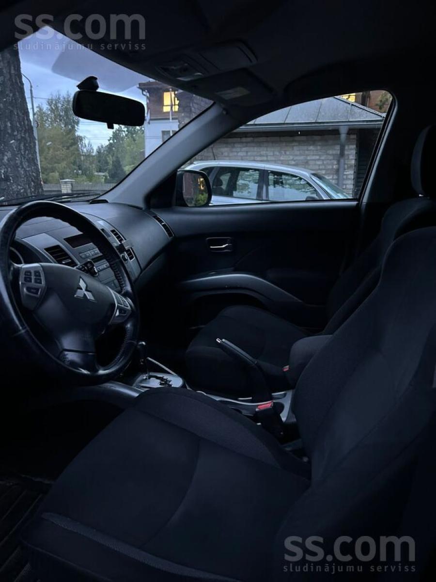 Black Mitsubishi Outlander 2010 in Riga, with an engine capacity of 2.40 L and mileage of 192 thousand km for 4000 €, photo 8 on AUTOMOTO.COM.LV