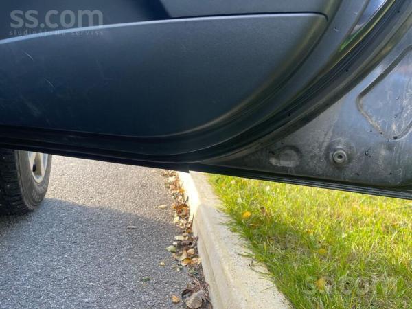 Black Mitsubishi Outlander 2011 in Riga, with an engine capacity of 2.40 L and mileage of 273 thousand km for 5350 €, photo 11 on AUTOMOTO.COM.LV