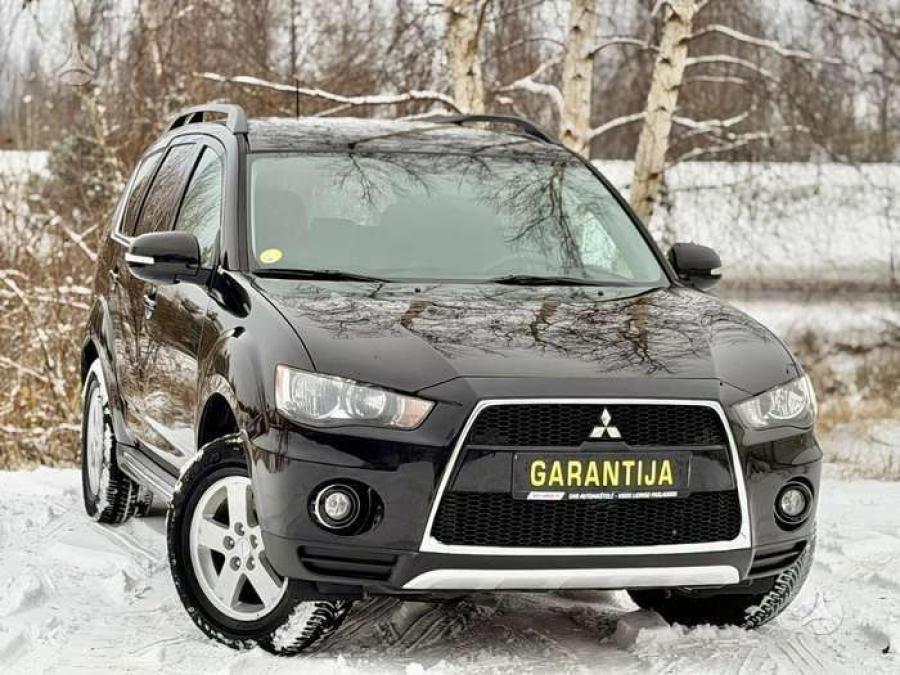 Black Mitsubishi Outlander 2011 in Siauliai, with an engine capacity of 2.20 L and mileage of 226 thousand km for 7650 €, photo 1 on AUTOMOTO.COM.LV