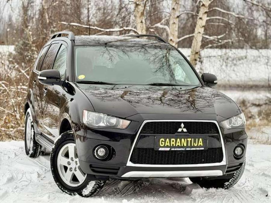 Black Mitsubishi Outlander 2011 in Siauliai, with an engine capacity of 2.20 L and mileage of 226 thousand km for 7650 €, photo 1 on AUTOMOTO.COM.LV