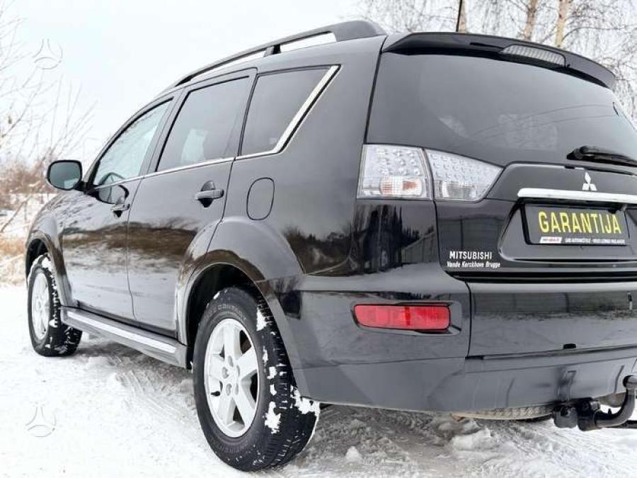 Black Mitsubishi Outlander 2011 in Siauliai, with an engine capacity of 2.20 L and mileage of 226 thousand km for 7650 €, photo 7 on AUTOMOTO.COM.LV