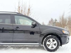 Black Mitsubishi Outlander 2011 in Siauliai, with an engine capacity of 2.20 L and mileage of 226 thousand km for 7650 €, photo 10 on AUTOMOTO.COM.LV