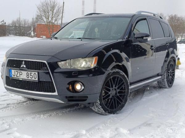 Black Mitsubishi Outlander 2011 in Kaunas, with an engine capacity of 2.20 L and mileage of 376 thousand km for 4250 €, photo 1 on AUTOMOTO.COM.LV