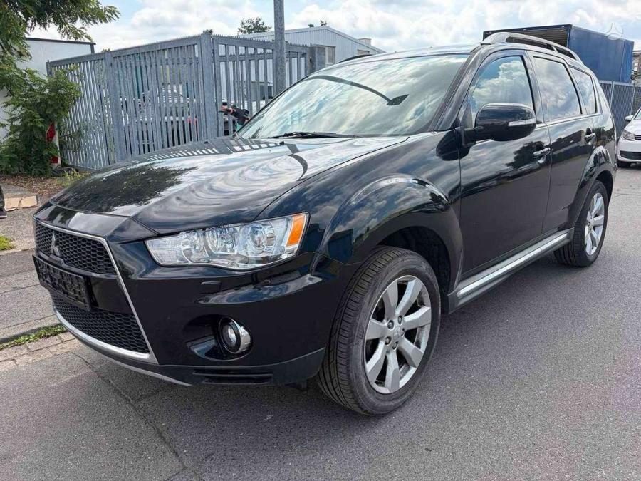 Melns Mitsubishi Outlander 2011 Kauņa, ar dzinēja tilpumu 2.18 L un nobraukumu 211 tūkst. km par 2950 €, foto 1 vietnē AUTOMOTO.COM.LV