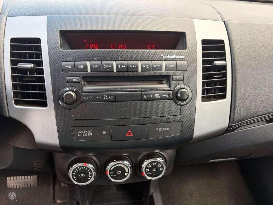 Melns Mitsubishi Outlander 2011 Kauņa, ar dzinēja tilpumu 2.18 L un nobraukumu 211 tūkst. km par 2950 €, foto 9 vietnē AUTOMOTO.COM.LV