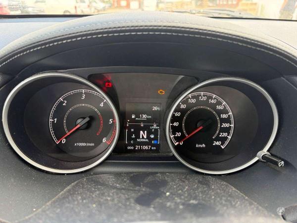 Black Mitsubishi Outlander 2011 in Kaunas, with an engine capacity of 2.18 L and mileage of 211 thousand km for 2950 €, photo 10 on AUTOMOTO.COM.LV