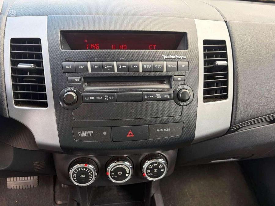 Melns Mitsubishi Outlander 2011 Klaipėda, ar dzinēja tilpumu 2.18 L un nobraukumu 211 tūkst. km par 2750 €, foto 11 vietnē AUTOMOTO.COM.LV