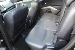 Black Mitsubishi Outlander 2011 in Liepaja, with an engine capacity of 2.30 L and mileage of 327 thousand km for 4650 €, photo 8 on AUTOMOTO.COM.LV