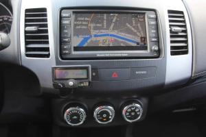Black Mitsubishi Outlander 2011 in Liepaja, with an engine capacity of 2.30 L and mileage of 327 thousand km for 4650 €, photo 13 on AUTOMOTO.COM.LV