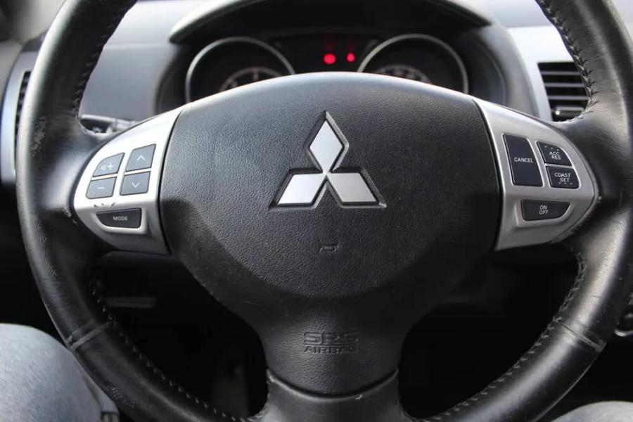 Black Mitsubishi Outlander 2011 in Liepaja, with an engine capacity of 2.30 L and mileage of 327 thousand km for 4650 €, photo 16 on AUTOMOTO.COM.LV