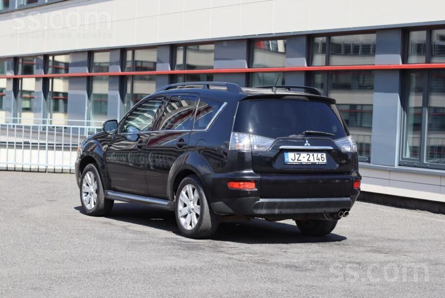 Melns Mitsubishi Outlander 2011 Rīga, ar dzinēja tilpumu 2.20 L un nobraukumu 309 tūkst. km par 3680 €, foto 5 vietnē AUTOMOTO.COM.LV