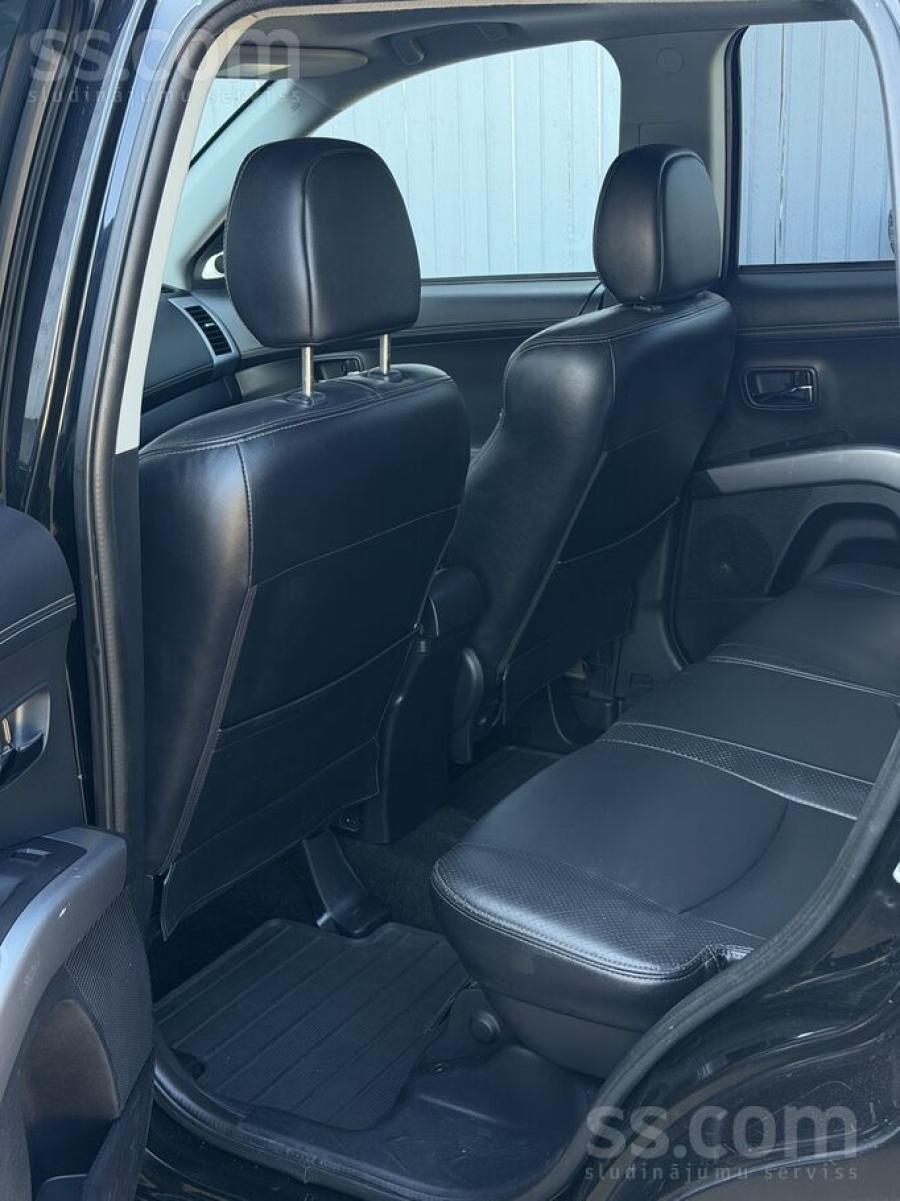 Melns Mitsubishi Outlander 2011 Rīga, ar dzinēja tilpumu 2.20 L un nobraukumu 309 tūkst. km par 3680 €, foto 12 vietnē AUTOMOTO.COM.LV