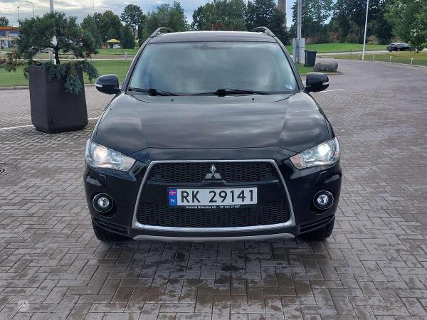 Black Mitsubishi Outlander 2011 in Taurage, with an engine capacity of 2.18 L and mileage of 238 thousand km for 3600 €, photo 2 on AUTOMOTO.COM.LV