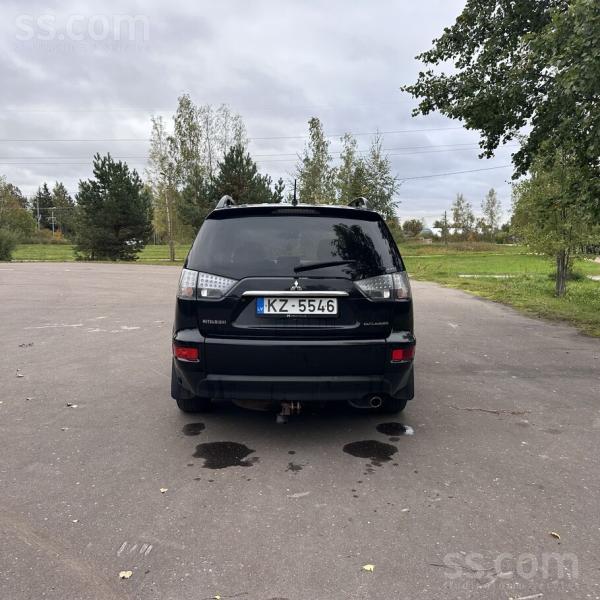 Mitsubishi Outlander 2011 in Riga on AUTOMOTO.COM.LV Black Mitsubishi Outlander 2011 in Riga, with an engine capacity of 2.40 L and mileage of 371 thousand km for 4250 €, photo 5 on AUTOMOTO.COM.LV