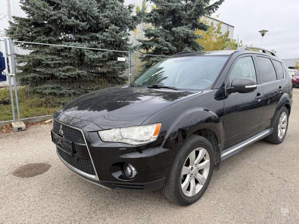 Mitsubishi Outlander 2011 in Marijampole on AUTOMOTO.COM.LV Black Mitsubishi Outlander 2011 in Marijampole, with an engine capacity of 2.30 L and mileage of 216 thousand km for 3250 €, photo 1 on AUTOMOTO.COM.LV