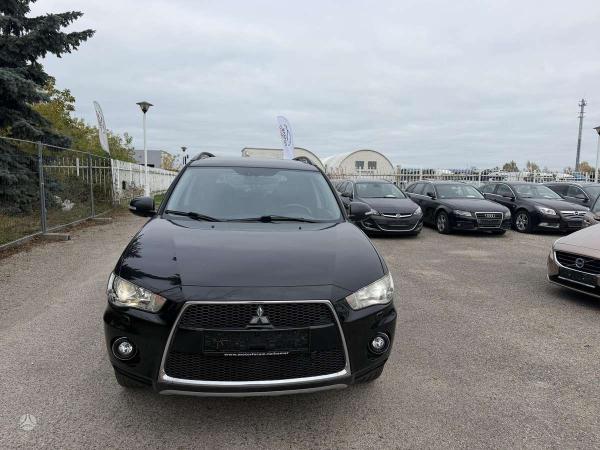 Mitsubishi Outlander 2011 in Marijampole on AUTOMOTO.COM.LV Black Mitsubishi Outlander 2011 in Marijampole, with an engine capacity of 2.30 L and mileage of 216 thousand km for 3250 €, photo 3 on AUTOMOTO.COM.LV