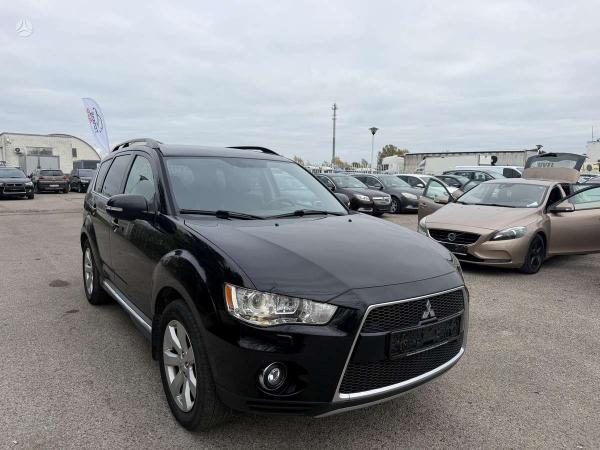 Mitsubishi Outlander 2011 in Marijampole on AUTOMOTO.COM.LV Black Mitsubishi Outlander 2011 in Marijampole, with an engine capacity of 2.30 L and mileage of 216 thousand km for 3250 €, photo 5 on AUTOMOTO.COM.LV