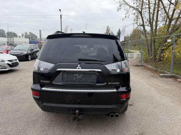 Mitsubishi Outlander 2011 in Marijampole on AUTOMOTO.COM.LV Black Mitsubishi Outlander 2011 in Marijampole, with an engine capacity of 2.30 L and mileage of 216 thousand km for 3250 €, photo 6 on AUTOMOTO.COM.LV