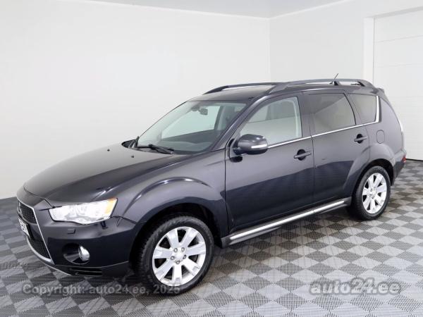 Melns Mitsubishi Outlander 2012 Tallina, ar dzinēja tilpumu 2.40 L un nobraukumu 286 tūkst. km par 2999 €, foto 2 vietnē AUTOMOTO.COM.LV