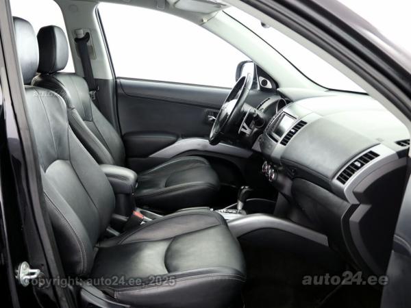 Melns Mitsubishi Outlander 2012 Tallina, ar dzinēja tilpumu 2.40 L un nobraukumu 286 tūkst. km par 2999 €, foto 6 vietnē AUTOMOTO.COM.LV
