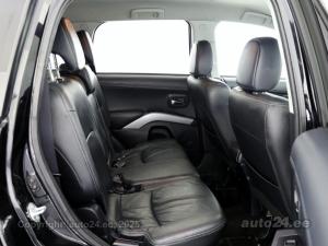 Черный Мицубиси Аутлендер 2012 в Таллин, объемом двигателя 2.40 л и пробегом 286 тыс. км за 2999 €, фото 7 на AUTOMOTO.COM.LV