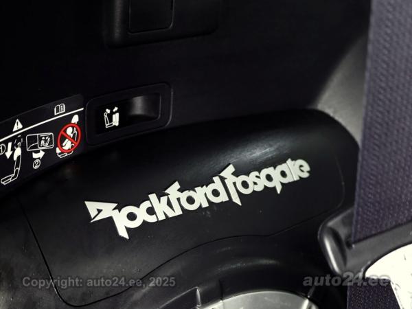 Black Mitsubishi Outlander 2012 in Tallinn, with an engine capacity of 2.40 L and mileage of 286 thousand km for 2999 €, photo 11 on AUTOMOTO.COM.LV