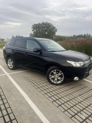 Melns Mitsubishi Outlander 2012 Viļņa, ar dzinēja tilpumu 2.18 L un nobraukumu 302 tūkst. km par 4400 €, foto  vietnē AUTOMOTO.COM.LV