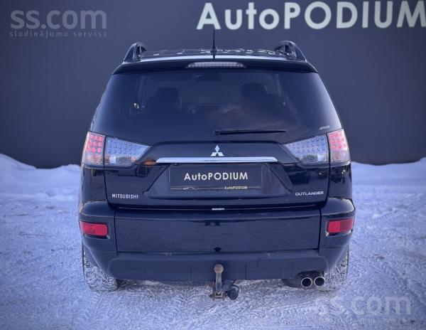 Black Mitsubishi Outlander 2012 in Riga, with an engine capacity of 2.20 L and mileage of 212 thousand km for 5350 €, photo 3 on AUTOMOTO.COM.LV