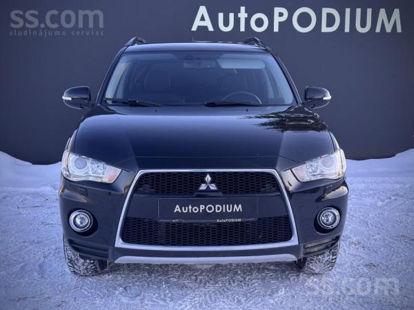 Black Mitsubishi Outlander 2012 in Riga, with an engine capacity of 2.20 L and mileage of 212 thousand km for 5350 €, photo 6 on AUTOMOTO.COM.LV