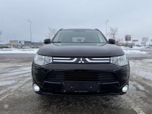Black Mitsubishi Outlander 2012 in Vilnius, with an engine capacity of 2.27 L and mileage of 208 thousand km for 7970 €, photo 3 on AUTOMOTO.COM.LV