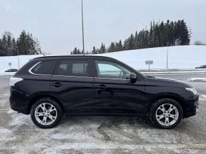 Black Mitsubishi Outlander 2012 in Vilnius, with an engine capacity of 2.27 L and mileage of 208 thousand km for 7970 €, photo 4 on AUTOMOTO.COM.LV