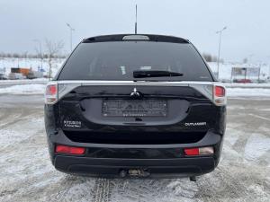 Black Mitsubishi Outlander 2012 in Vilnius, with an engine capacity of 2.27 L and mileage of 208 thousand km for 7970 €, photo 5 on AUTOMOTO.COM.LV
