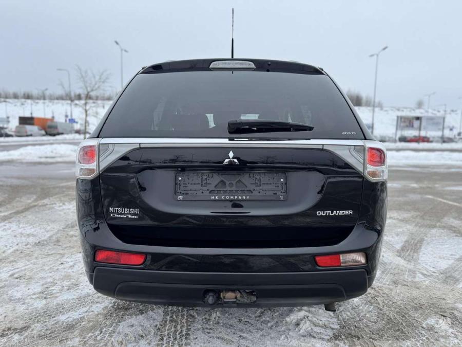 Black Mitsubishi Outlander 2012 in Vilnius, with an engine capacity of 2.27 L and mileage of 208 thousand km for 7970 €, photo 5 on AUTOMOTO.COM.LV