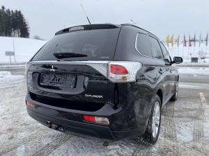Black Mitsubishi Outlander 2012 in Vilnius, with an engine capacity of 2.27 L and mileage of 208 thousand km for 7970 €, photo 6 on AUTOMOTO.COM.LV