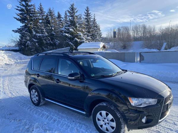 Black Mitsubishi Outlander 2012 in Utena, with an engine capacity of 2.20 L and mileage of 240 thousand km for 5950 €, photo 3 on AUTOMOTO.COM.LV
