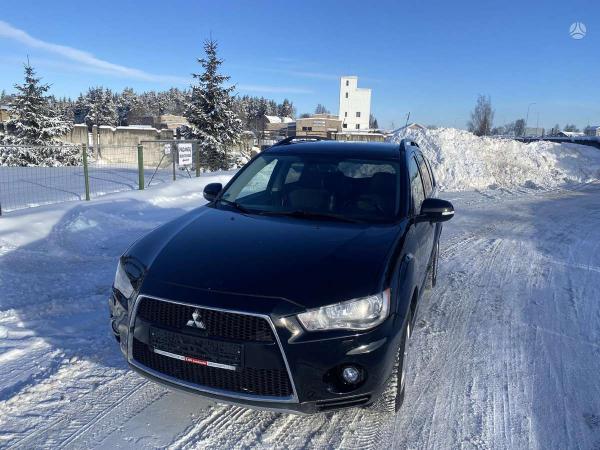 Black Mitsubishi Outlander 2012 in Utena, with an engine capacity of 2.20 L and mileage of 240 thousand km for 5950 €, photo 4 on AUTOMOTO.COM.LV