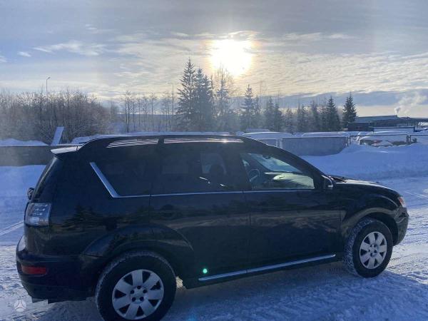 Black Mitsubishi Outlander 2012 in Utena, with an engine capacity of 2.20 L and mileage of 240 thousand km for 5950 €, photo 9 on AUTOMOTO.COM.LV