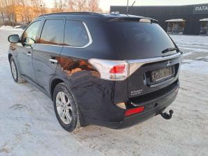 Black Mitsubishi Outlander 2012 in Siauliai, with an engine capacity of 2.30 L and mileage of 213 thousand km for 5800 €, photo 9 on AUTOMOTO.COM.LV